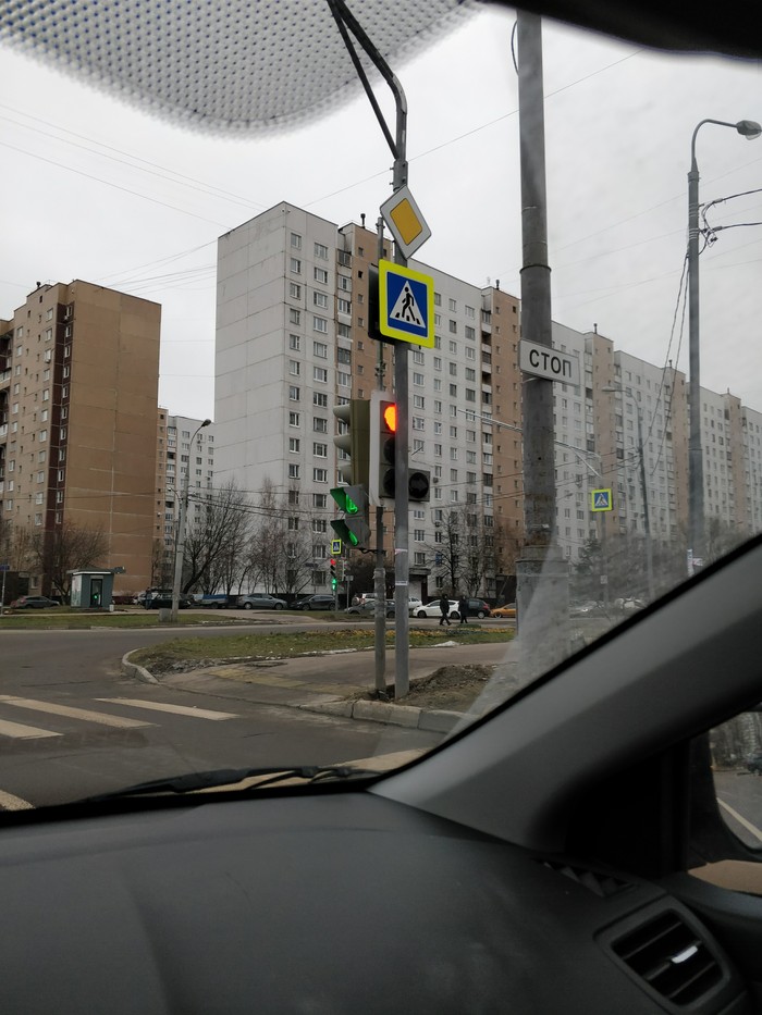 Светофор в засаде | Пикабу