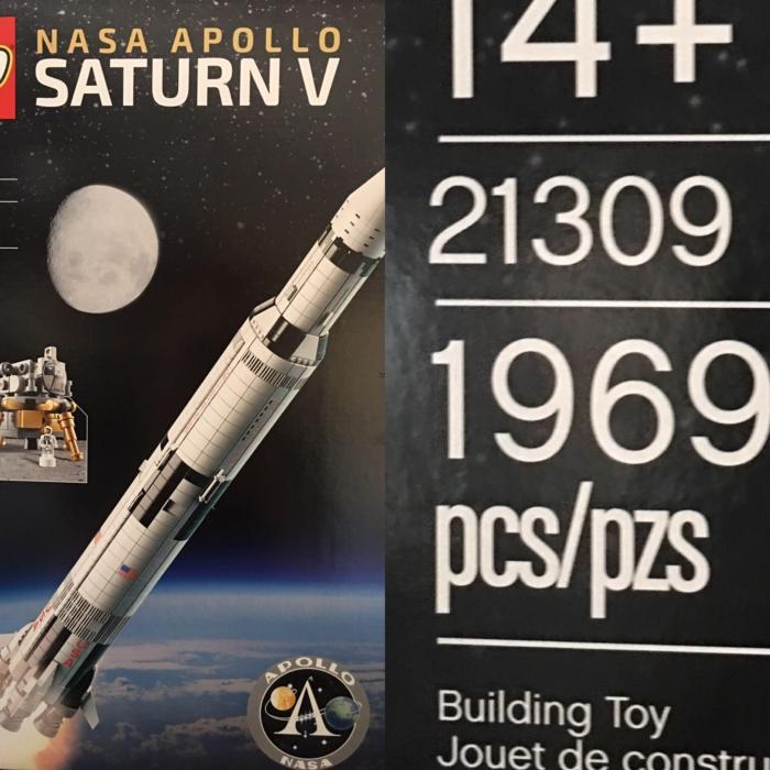Лего-модель ракеты Saturn V состоит из 1969 частей | Пикабу